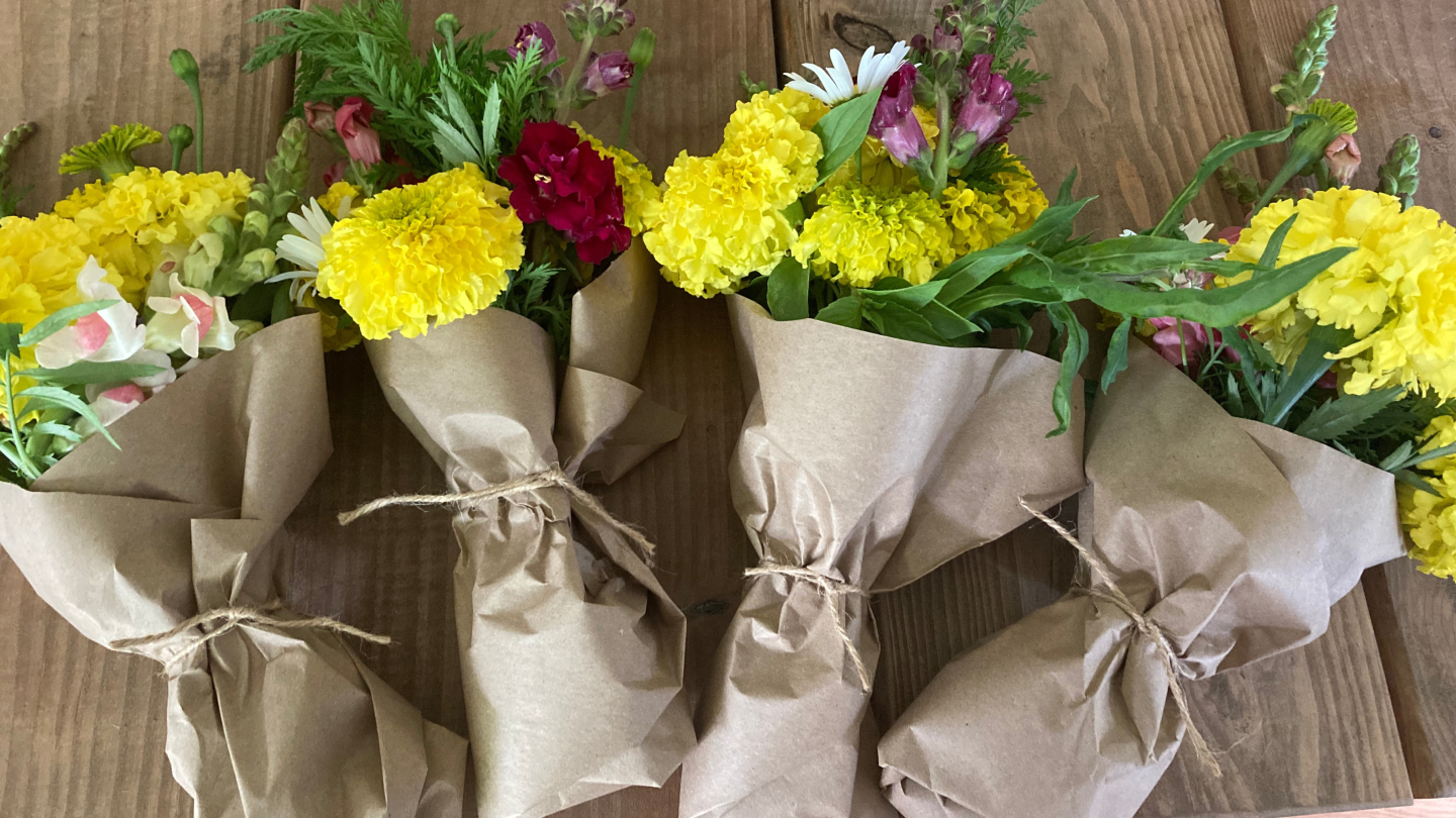 How to Make Small Gift Bouquets – Life on Lady Slipper Lane